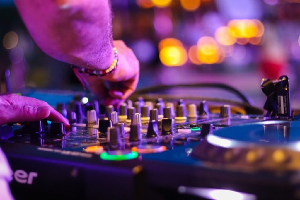 How to Book Professional DJs in Las Vegas for Your Event - Newsworldwideweb